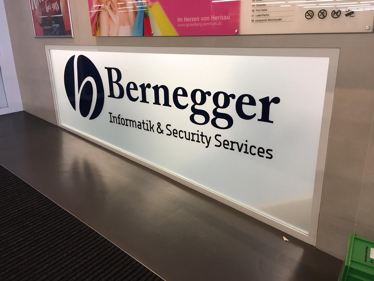 Leuchtreklame für BERNEGGER Services – weitsicht.swiss